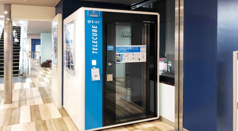 【テレキューブ】イトーヨーカドー船橋店の個室型ワークブース（91-01）です。視線と音を遮る、プライベートな集中環境。