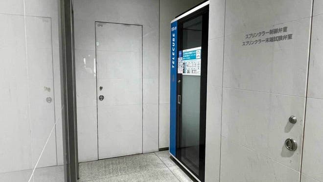 【テレキューブ】渋谷ファーストプレイスの個室型ワークブース(190-01)です。視線と音を遮る、プライベートな集中環境。の写真1