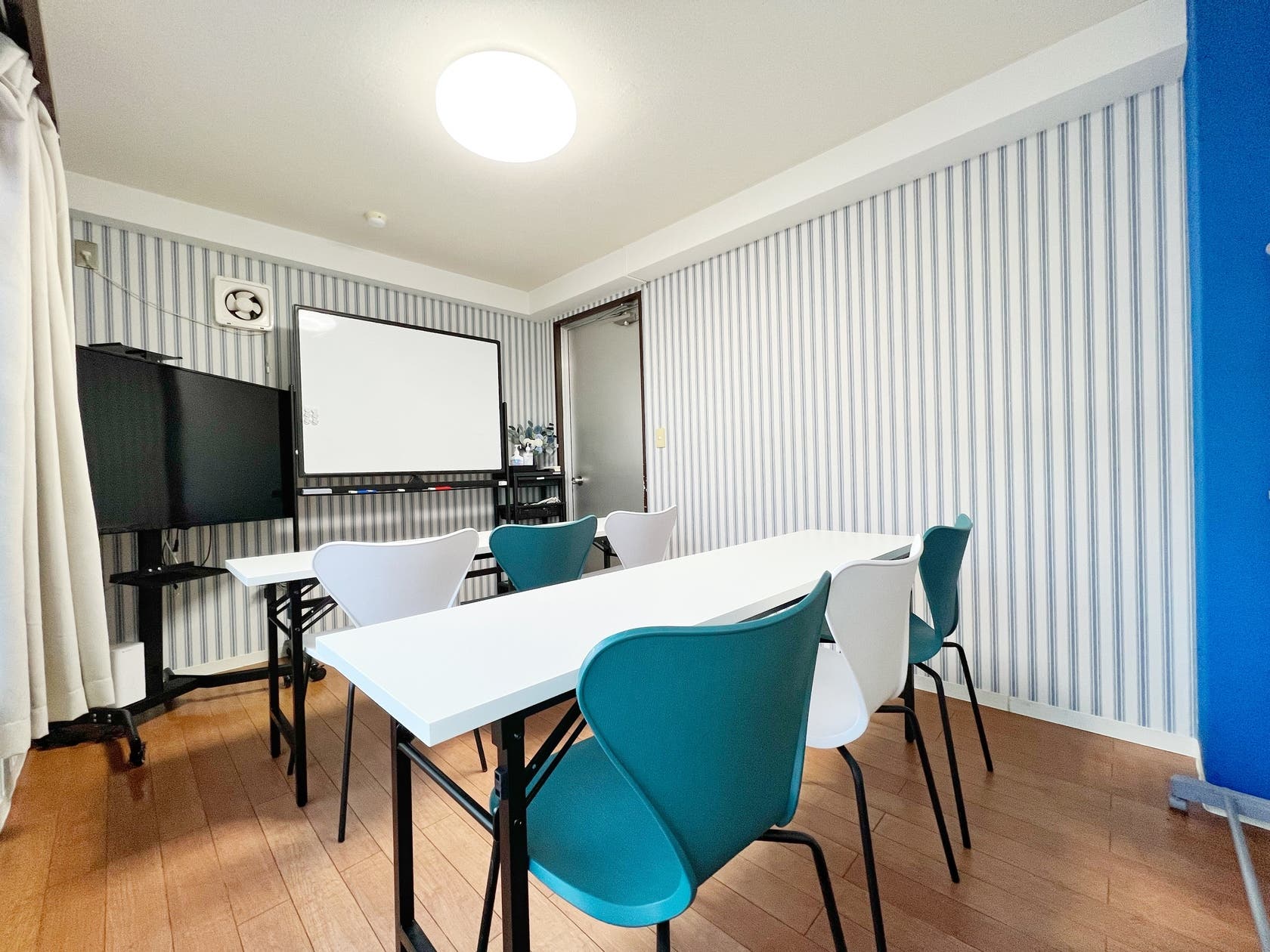 【立川駅3分】★隠れ家会議室★無料WIFI,TVモニター、ホワイトボード、ビジネス、習い事、推し活、ゲームなど多目的で。の写真2