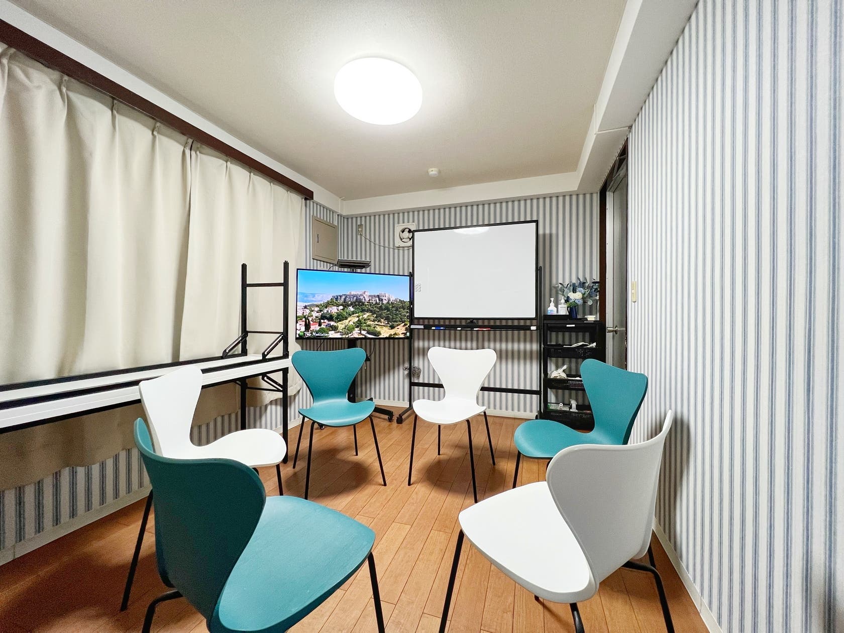 【立川駅3分】★隠れ家会議室★無料WIFI,TVモニター、ホワイトボード、ビジネス、習い事、推し活、ゲームなど多目的で。の写真4