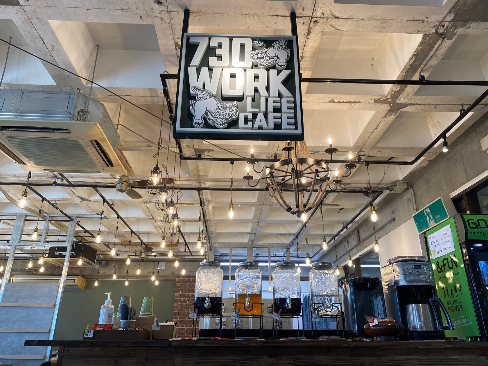 南国石垣島の市内中心地　大きな窓に囲まれた天井高おしゃれスペース　WiFi完備の写真5