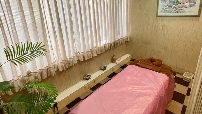 【個室(大)レンタル】~平日20%OFF!~ 谷町九丁目駅徒歩1分✨ヨーロピアン基調の落ち着いた店内で自分らしくワークライフ✨の写真3