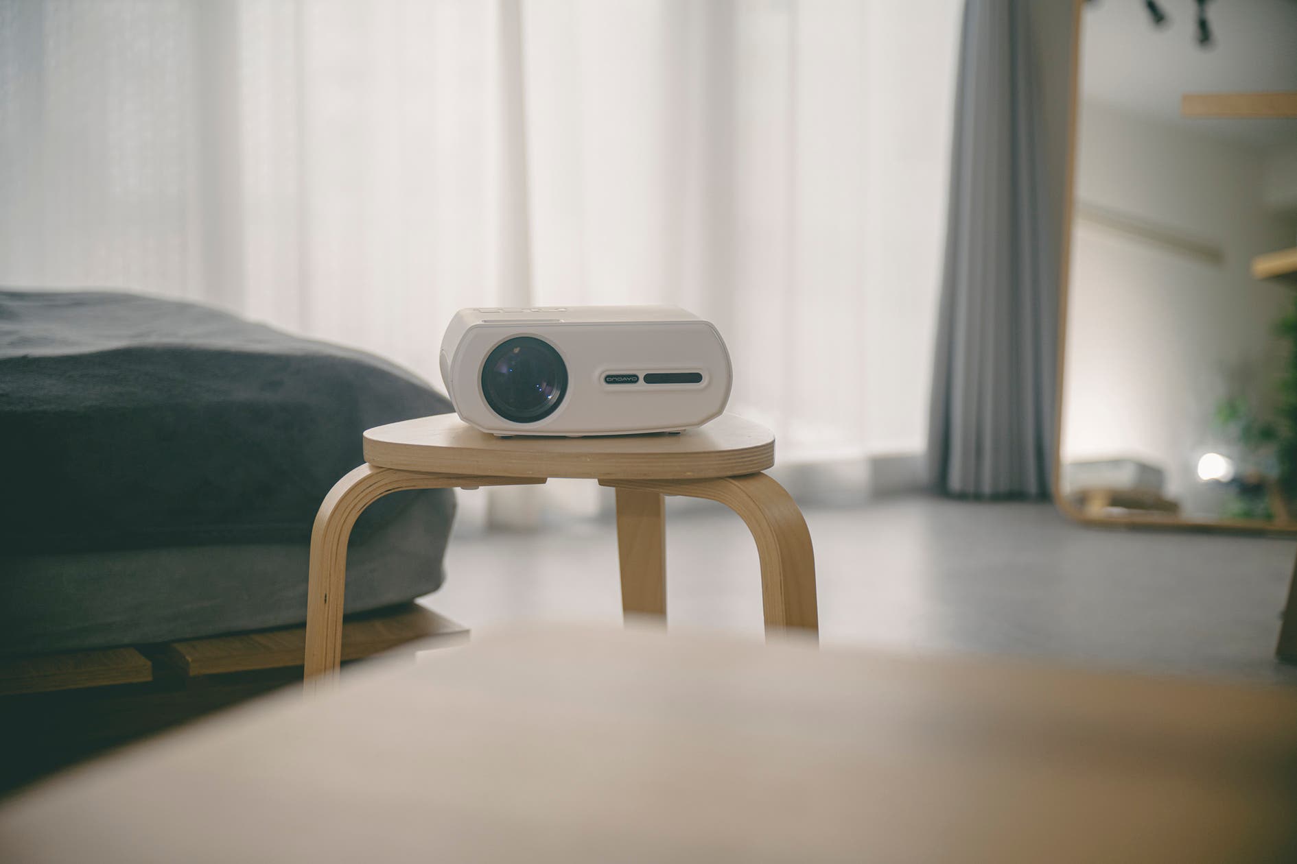 📹プロジェクター（ONOAYO プロジェクター小型家庭用ホーム9500lm リアル1920×1080P解像度フルHD 4K対応）の画像1