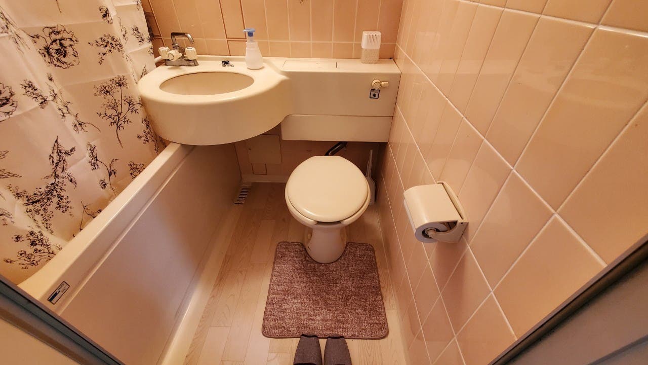 梅田駅・大阪駅から徒歩圏内！電動昇降リクライニング式ベッド・備品充実∣レンタルサロンACE梅田店の写真9