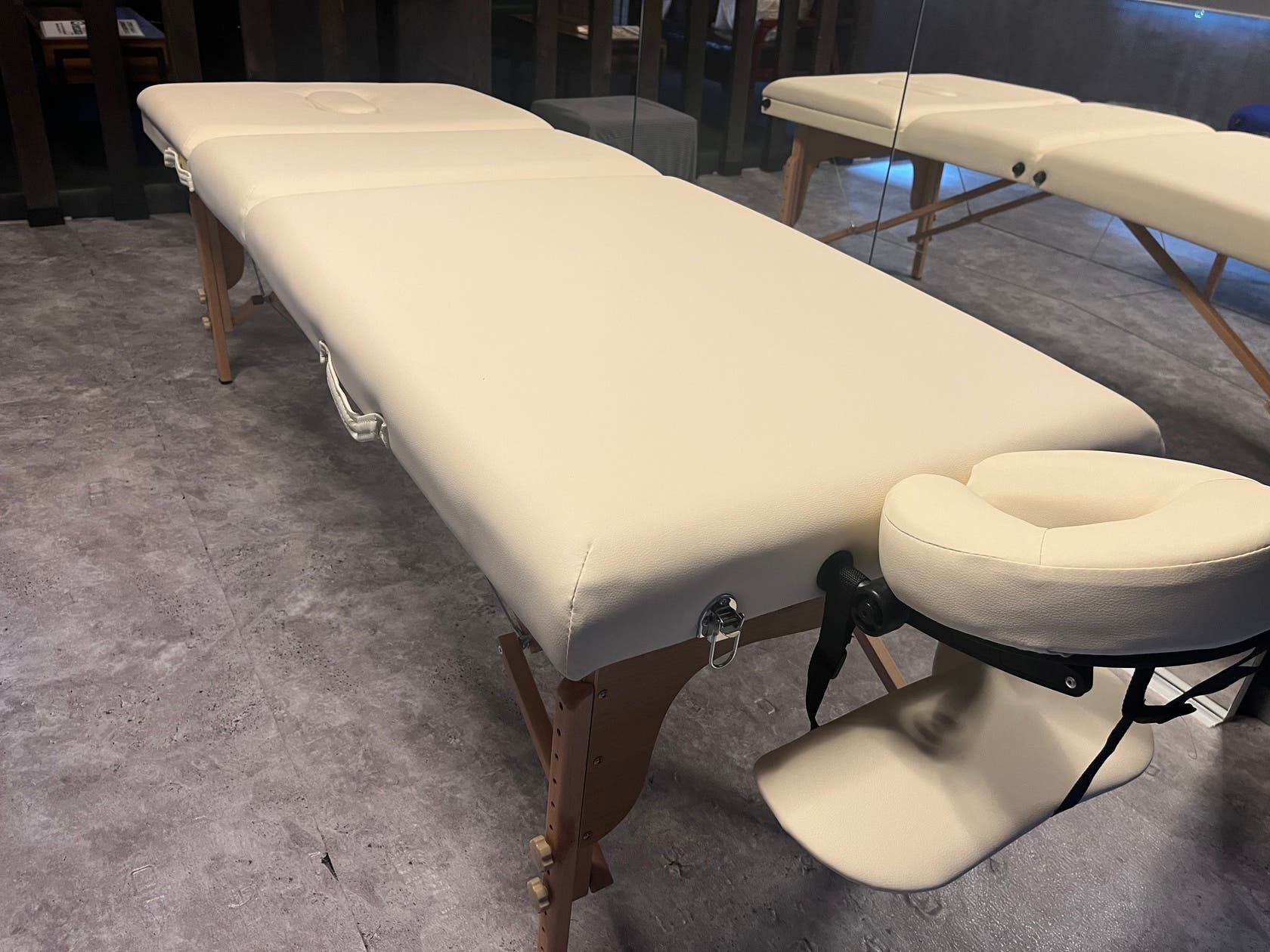 施術ベッド(白)の画像2