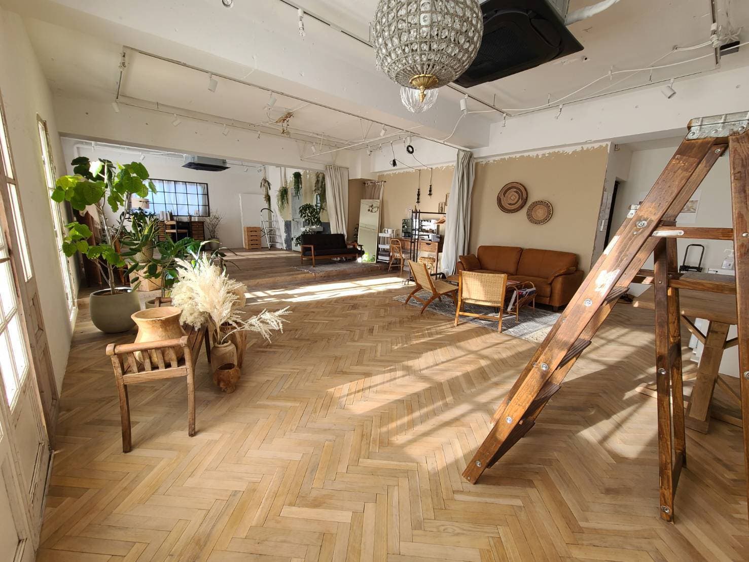 自然光｜機材無料｜漆喰壁｜こだわりインテリア｜豊富な撮影シーン｜屋上撮影｜たくさんのグリーンが自慢の写真5