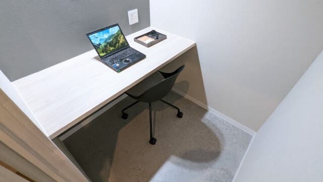 【チャットルーム2】1人用個室 有線/Wi-Fi完備/フリードリンク/駐車場付きの写真1