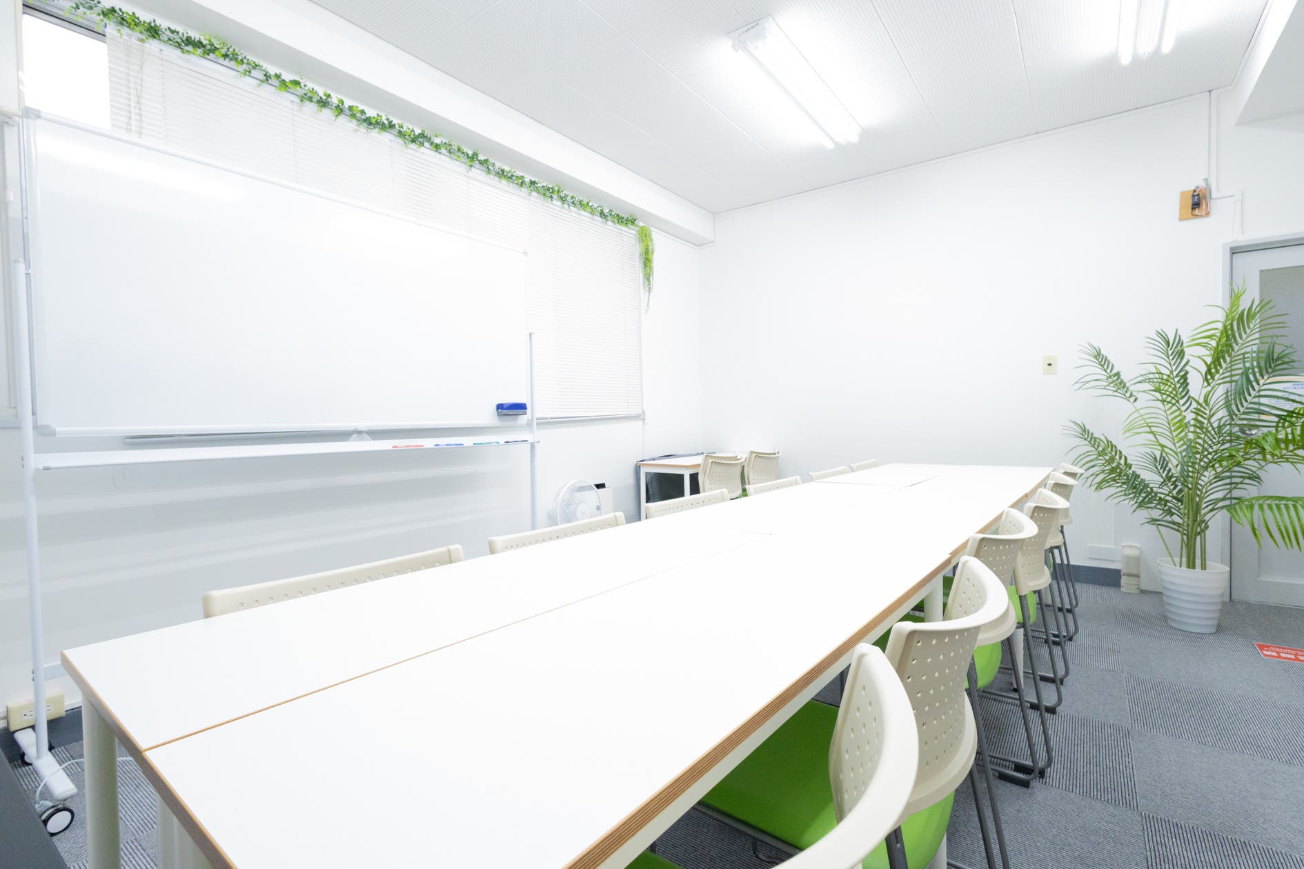 直前割を実施✨神田WEST🍀14名＋４名🍀 WIFI/モニター/施術ベッド/備品無料✨1日プラン有✨会議ゲーム勉強会✨の写真4