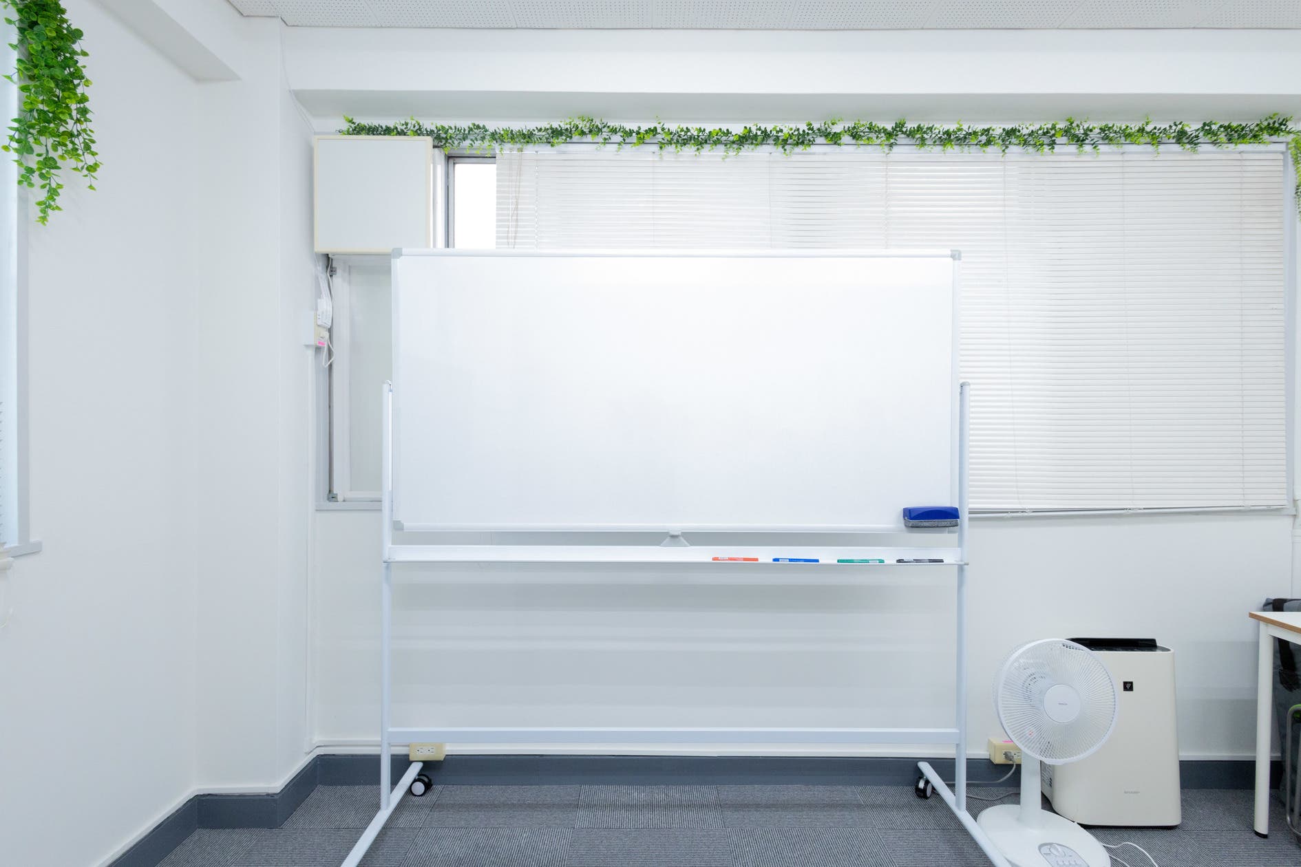 直前割を実施✨神田WEST🍀14名＋４名🍀 WIFI/モニター/施術ベッド/備品無料✨1日プラン有✨会議ゲーム勉強会✨の写真5