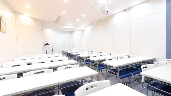 【JR新宿駅 徒歩2分!中型会議室!41名利用可!】65型大型モニター・マイク・WiFi無料!ふれあい貸し会議室 新宿No64の写真6