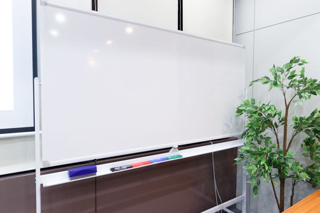 【JR新宿駅 徒歩2分！中型会議室！41名利用可！】65型大型モニター・マイク・WiFi無料！ふれあい貸し会議室 新宿No64の写真21