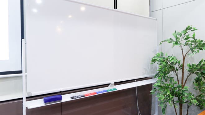 【JR新宿駅 徒歩2分!中型会議室!41名利用可!】65型大型モニター・マイク・WiFi無料!ふれあい貸し会議室 新宿No64の写真21