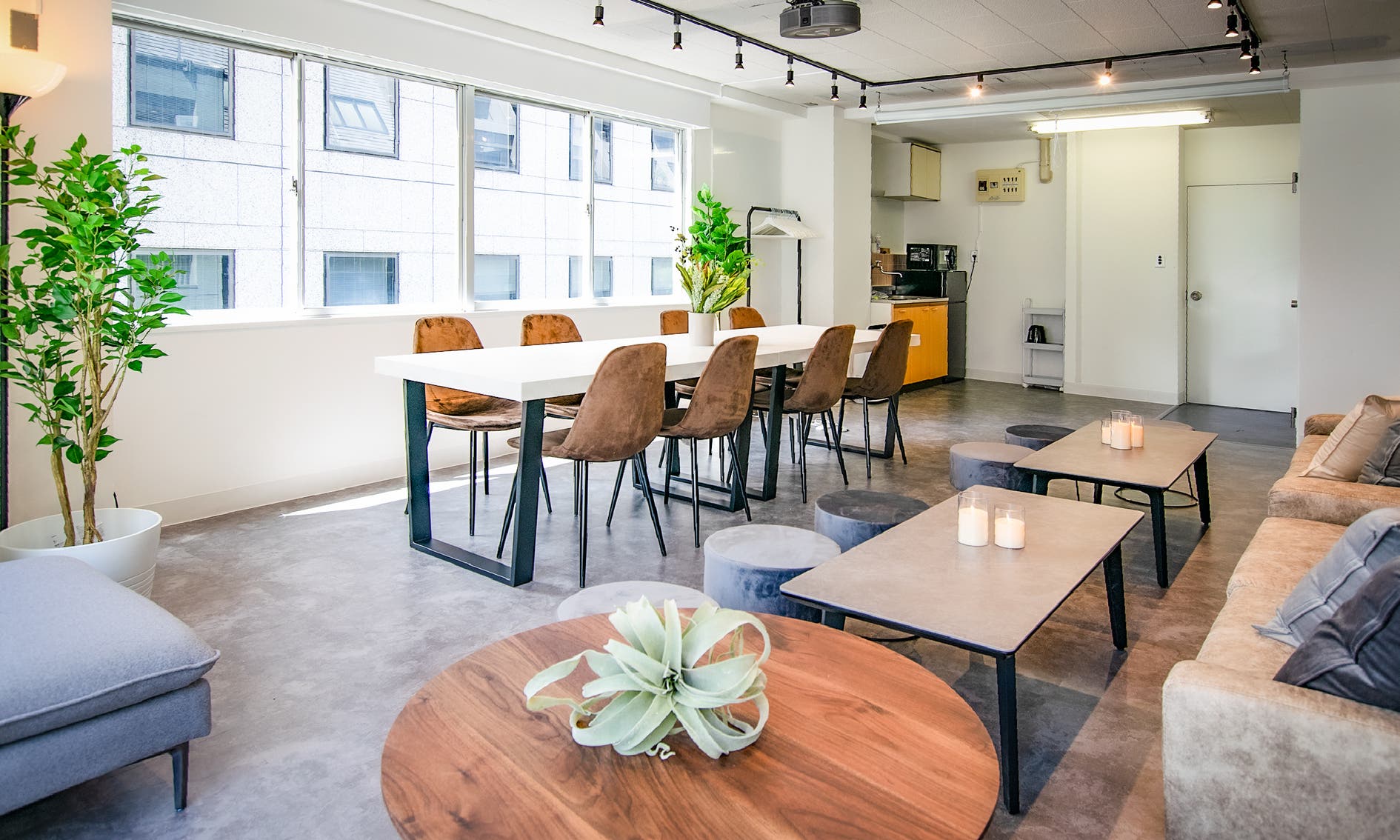 【西新宿駅1分】ベストホスト賞受賞/最大30名・24H/スクリーン100㌅/フロア貸切/パーティ🎉セミナー🌟女子会/ゲームの写真4