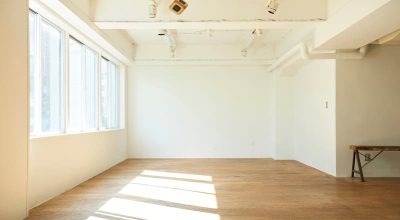  【ハンガーラック16台貸出し無料】ギャラリーやアパレル展示会に適した白壁、フローリング53㎡スペース(3F)