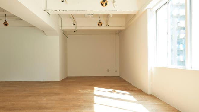 【ハンガーラック16台貸出し無料】ギャラリーやアパレル展示会に適した白壁、フローリング53㎡スペース(3F)の写真3