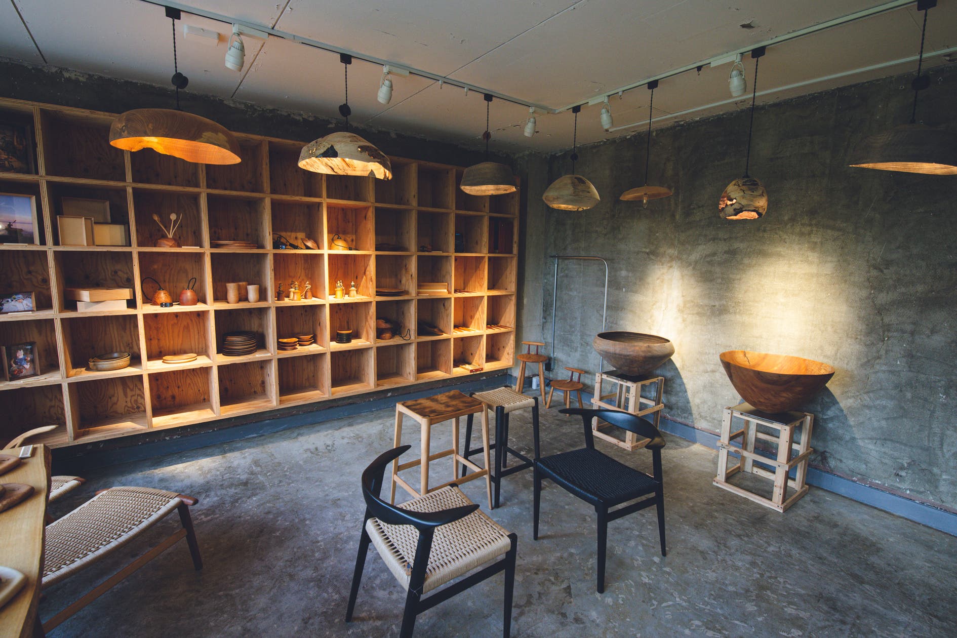 京都御所の借景が映える、コンクリートと木材で構成されたラフながらも静謐な空間！展示会やポップアップ、撮影スタジオに！の写真12