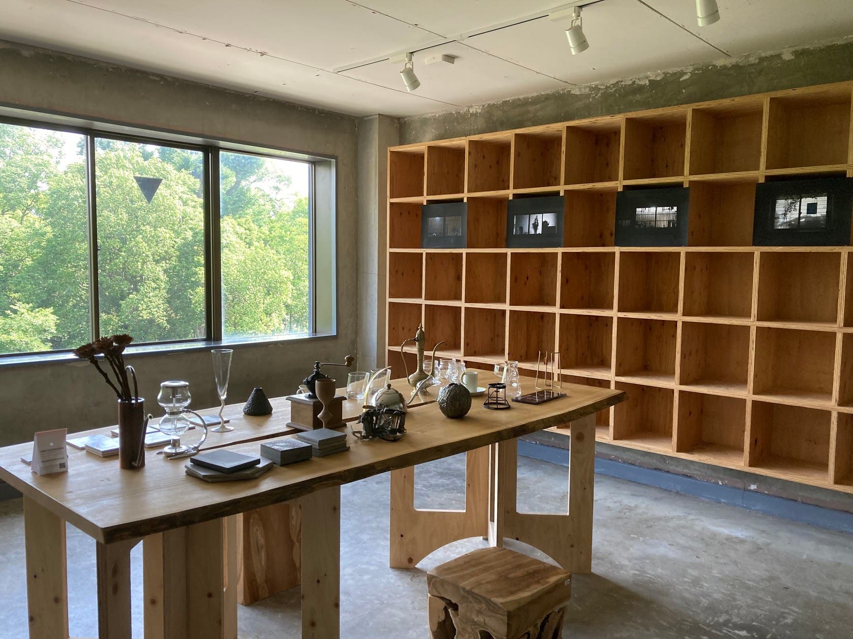 京都御所の借景が映える、コンクリートと木材で構成されたラフながらも静謐な空間！展示会やポップアップ、撮影スタジオに！の写真11