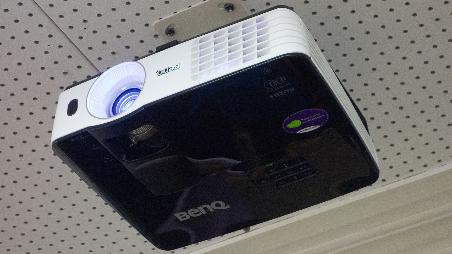 ハイビジョンプロジェクターの画像1