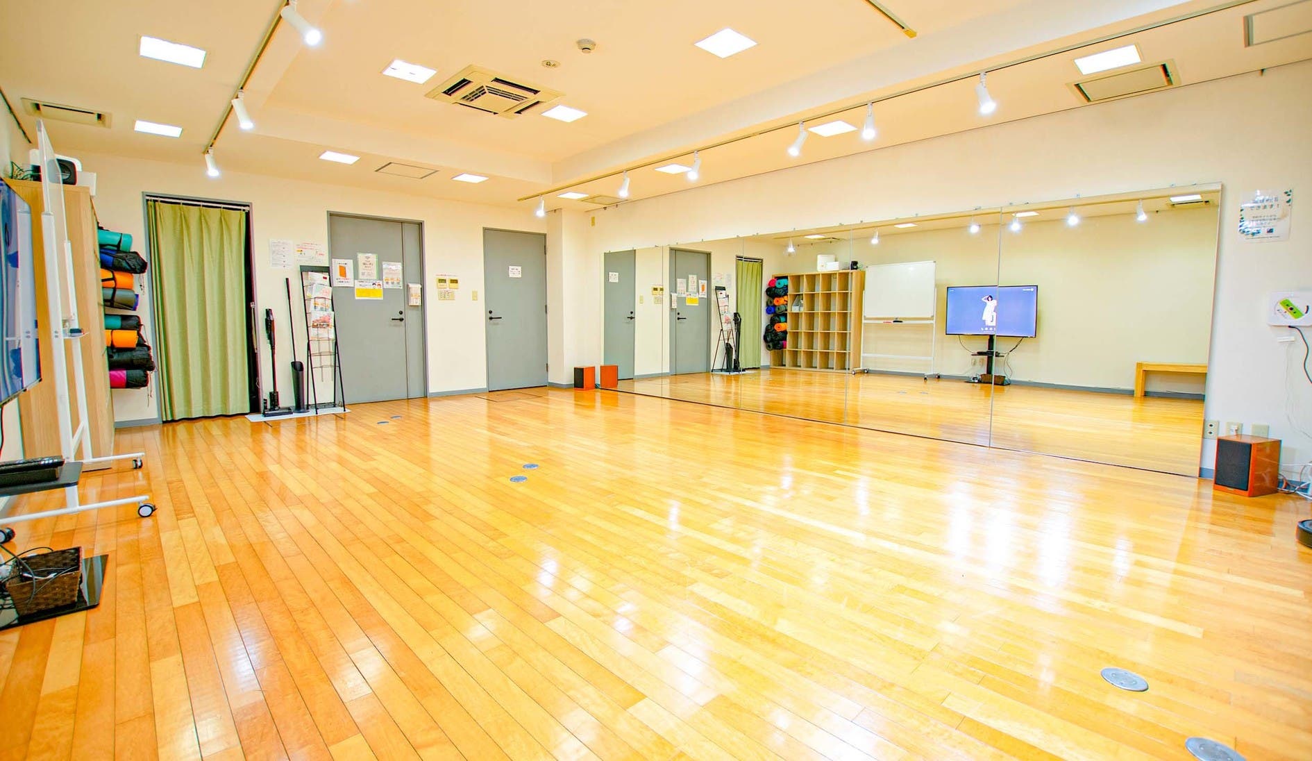 🉐24時間営業！三鷹駅徒歩6分 約50㎡のスタジオ／幅6m大型鏡 ダンス・ヨガ・ビジネス・セミナー・舞台・武道・撮影など多目的の写真13