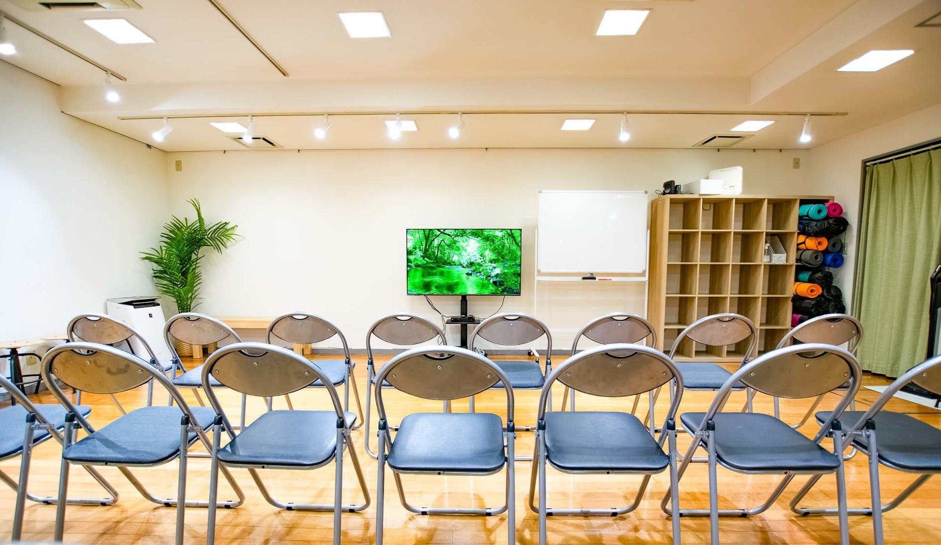 🉐24時間営業！三鷹駅徒歩6分 約50㎡のスタジオ／幅6m大型鏡 ダンス・ヨガ・ビジネス・セミナー・舞台・武道・撮影など多目的の写真8