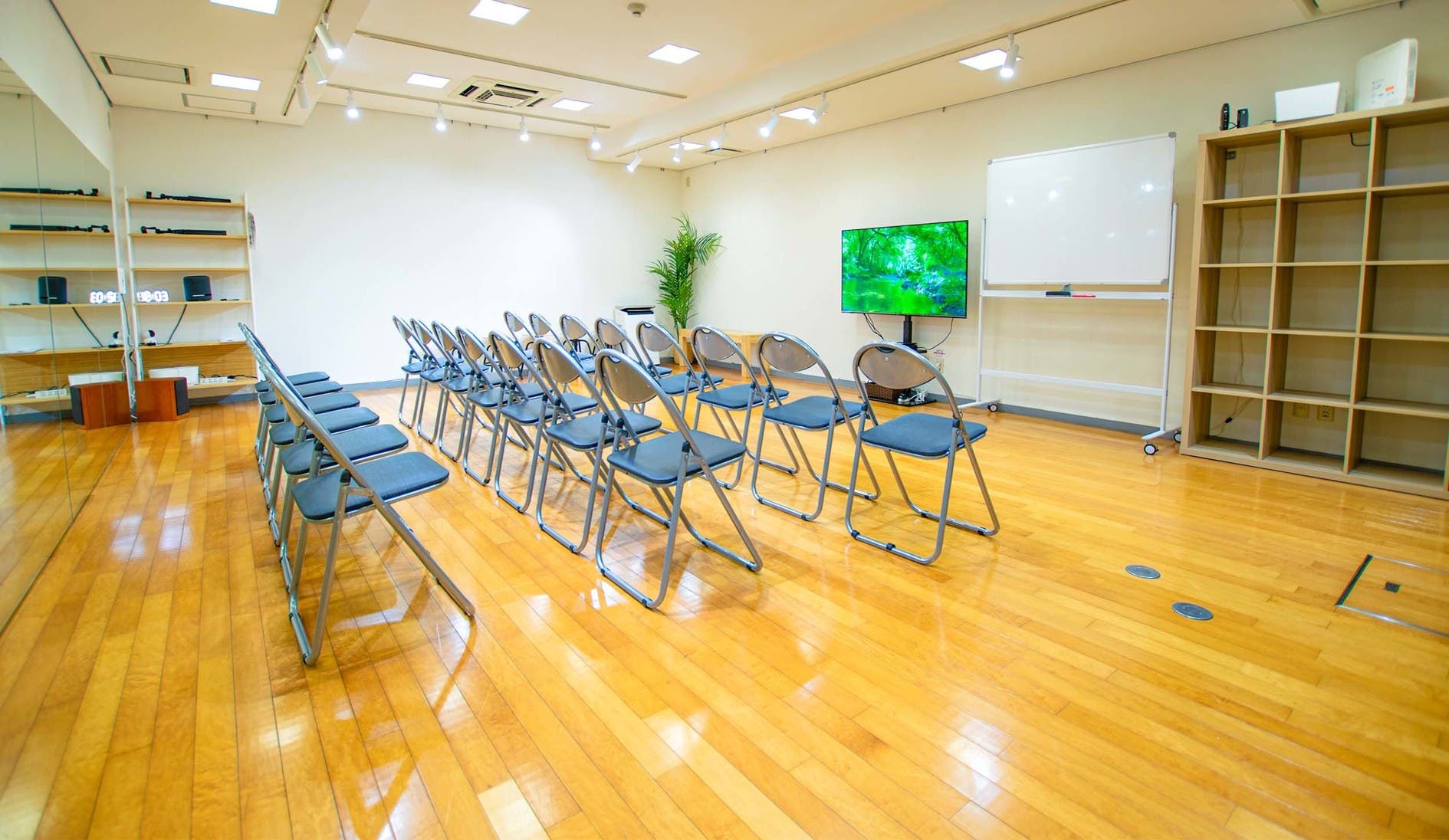 🉐24時間営業！三鷹駅徒歩6分 約50㎡のスタジオ／幅6m大型鏡 ダンス・ヨガ・ビジネス・セミナー・舞台・武道・撮影など多目的の写真7