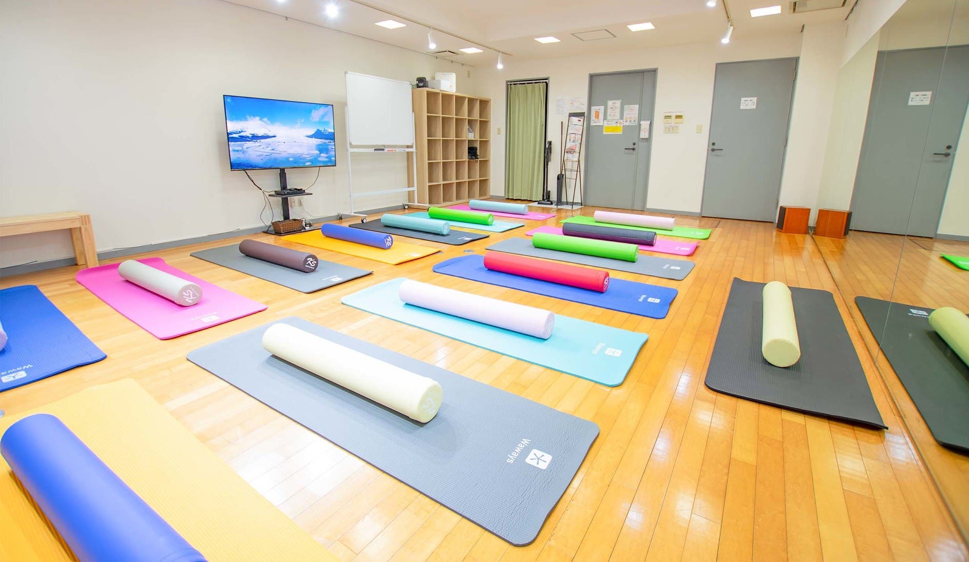 🉐24時間営業！三鷹駅徒歩6分 約50㎡のスタジオ／幅6m大型鏡 ダンス・ヨガ・ビジネス・セミナー・舞台・武道・撮影など多目的の写真11