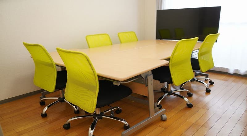 【柏駅3分！8名利用可！】会議、セミナー、研修、勉強会、ゲーム、ネット配信に最適！幅広い用途で利用可能！ひだまり貸し会議室柏A