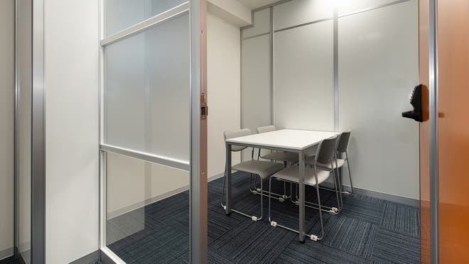 ⭐️【4名会議室】秋葉原駅から徒歩1分⭐️スタッフ常駐のため安心してご利用いただけます!✨Wi-Fi有りの写真1