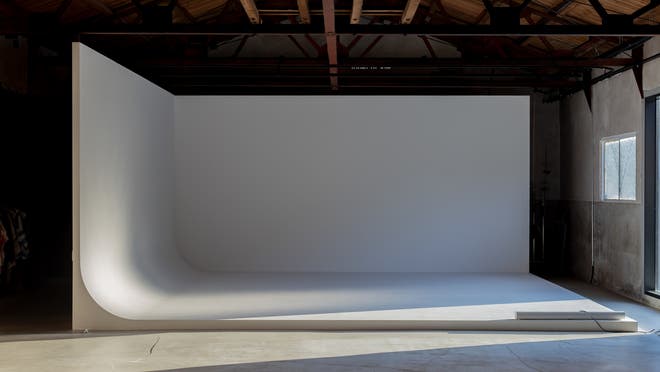 【工場跡地をリノベーションしたスタジオ】天井の高い広々グレースペース/写真撮影/岸和田和泉ICから車で10分の写真1