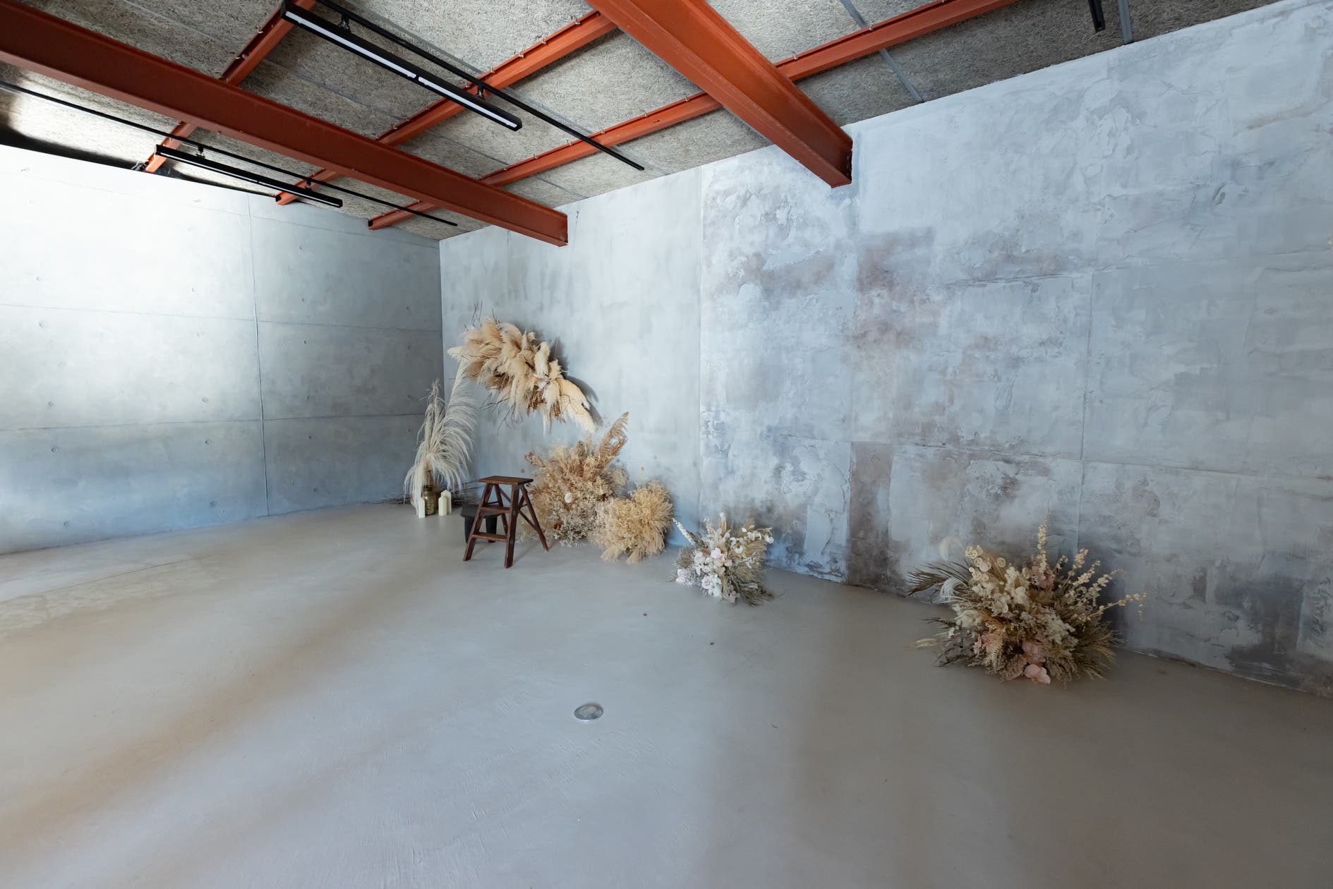 【工場跡地をリノベーションしたスタジオ】天井の高い広々グレースペース/写真撮影/岸和田和泉ICから車で10分の写真5