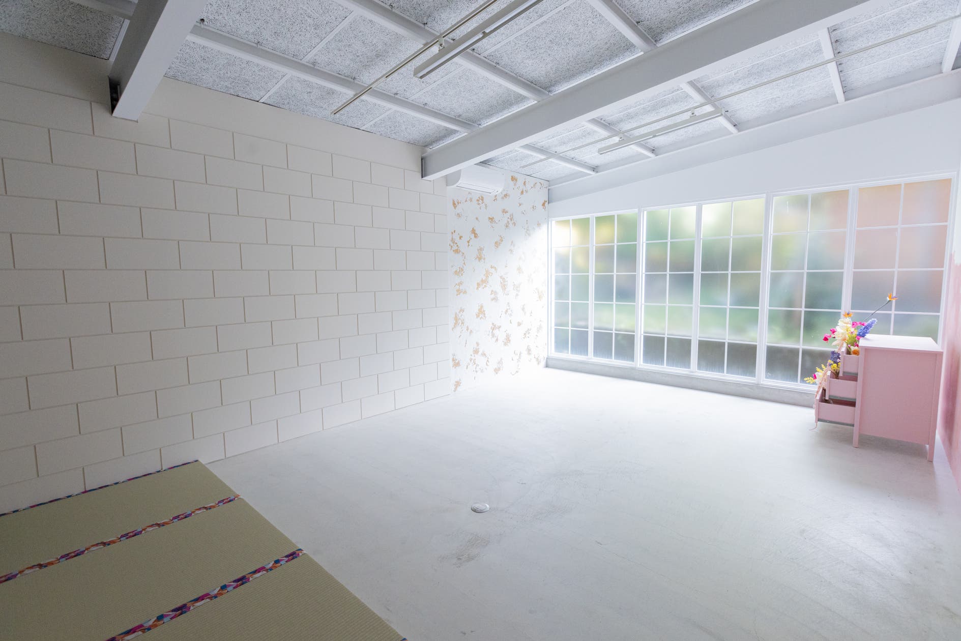 【工場跡地をリノベーションしたスタジオ】天井の高い広々グレースペース/写真撮影/岸和田和泉ICから車で10分の写真8