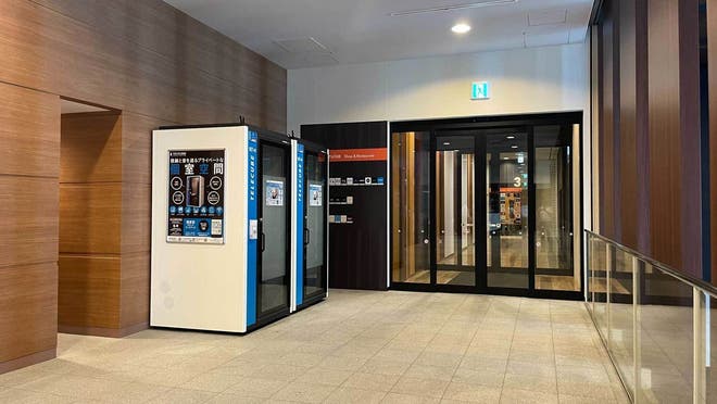 【テレキューブ】みなとみらいセンタービルの個室型ワークブース(187-02)です。視線と音を遮る、プライベートな集中環境。の写真1