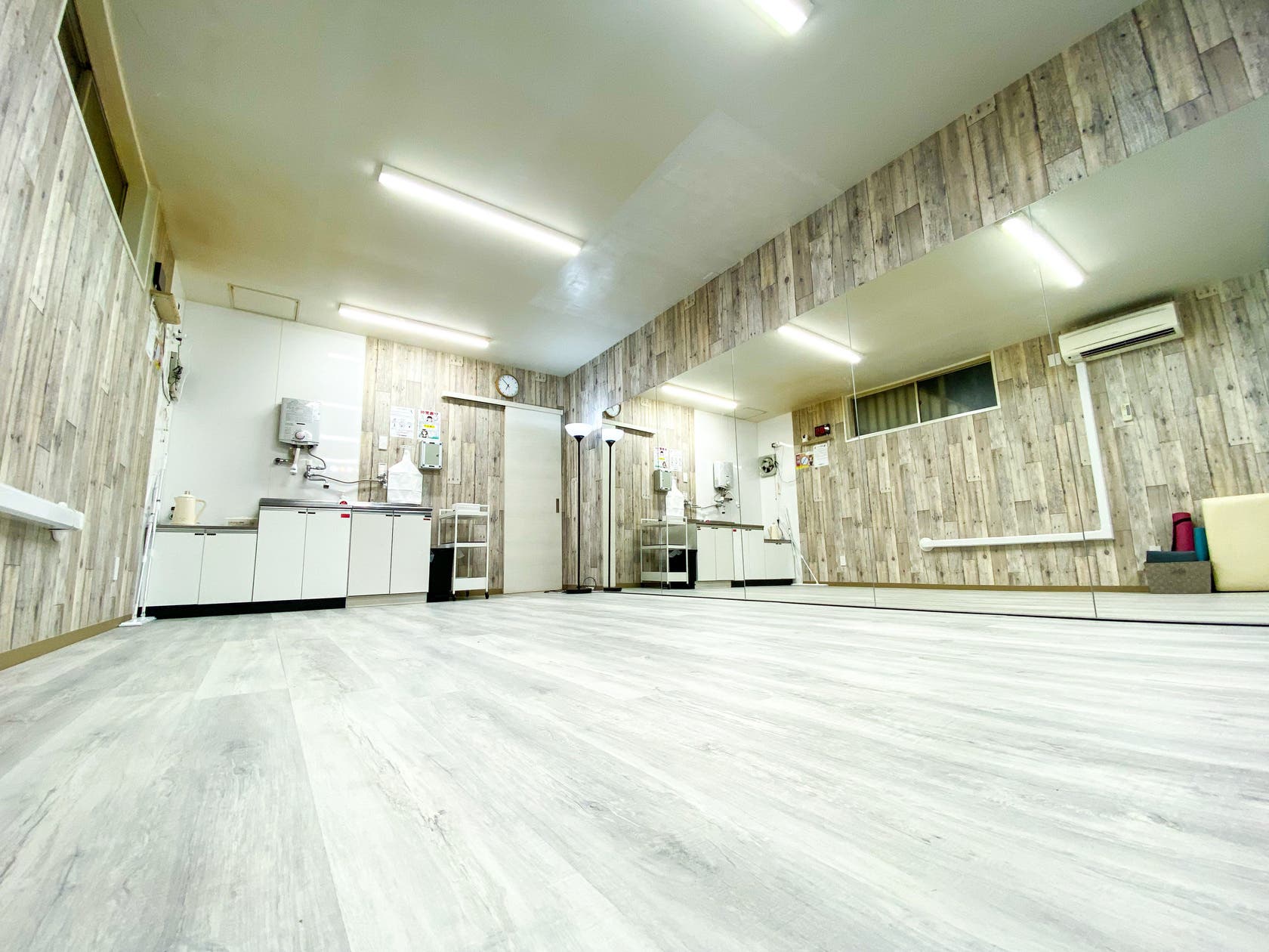 新所沢3分！当日予約OK！5.4m大型鏡のレンタルスタジオ（ダンス・演劇・ヨガ）、会議室利用もOK（最大12名）の写真5