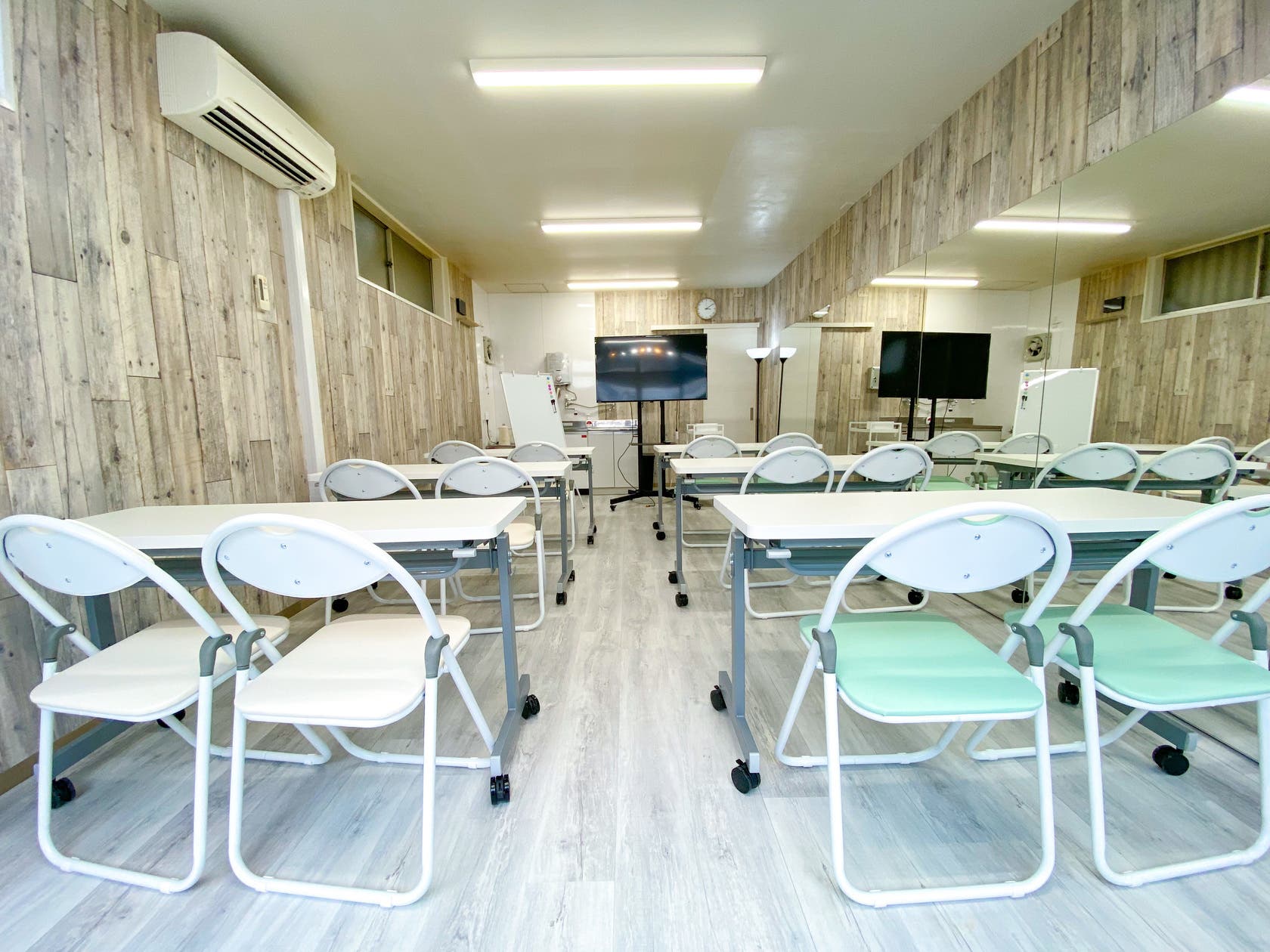 新所沢3分！当日予約OK！5.4m大型鏡のレンタルスタジオ（ダンス・演劇・ヨガ）、会議室利用もOK（最大12名）の写真6