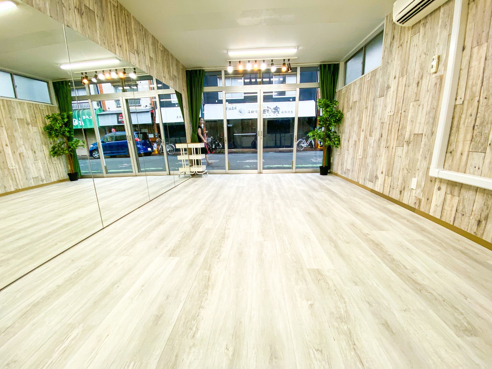 新所沢3分！当日予約OK！5.4m大型鏡のレンタルスタジオ（ダンス・演劇・ヨガ）、会議室利用もOK（最大12名）の写真4