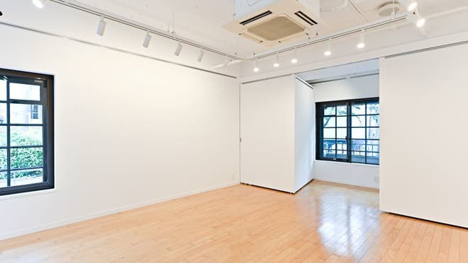 試着室・天吊ハンガーパイプ有:展示会/受注会/ポップアップに最適な表参道ヒルズ同潤館にあるイベントスペースの写真2