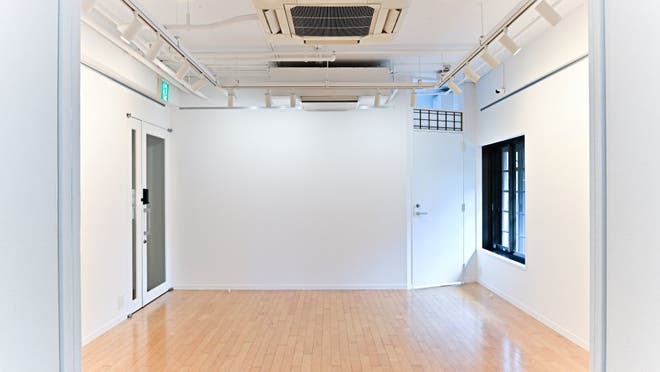 試着室・天吊ハンガーパイプ有:展示会/受注会/ポップアップに最適な表参道ヒルズ同潤館にあるイベントスペースの写真12