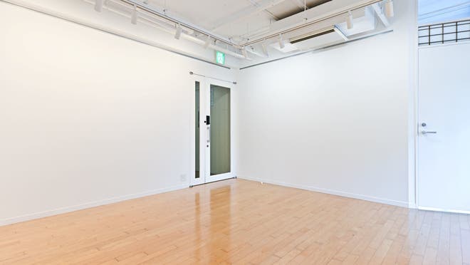 試着室・天吊ハンガーパイプ有:展示会/受注会/ポップアップに最適な表参道ヒルズ同潤館にあるイベントスペースの写真13