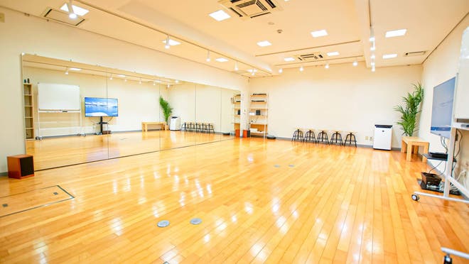 🉐24時間営業!三鷹駅徒歩6分 約50㎡のスタジオ/幅6m大型鏡 ダンス・ヨガ・ビジネス・セミナー・舞台・武道・撮影など多目的の写真1