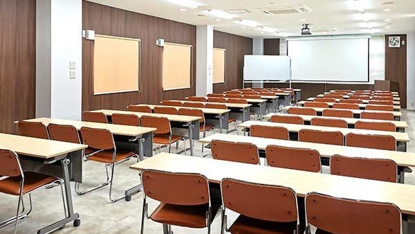 【201】大会議室(定員60名) 阪急 烏丸駅、京都市営地下鉄 四条駅、京阪 祇園四条駅からそれぞれ徒歩10分以内の貸会議室の写真2