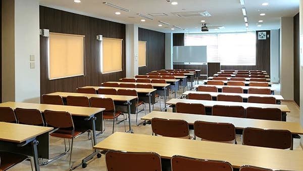 【201】大会議室(定員60名) 阪急 烏丸駅、京都市営地下鉄 四条駅、京阪 祇園四条駅からそれぞれ徒歩10分以内の貸会議室の写真3