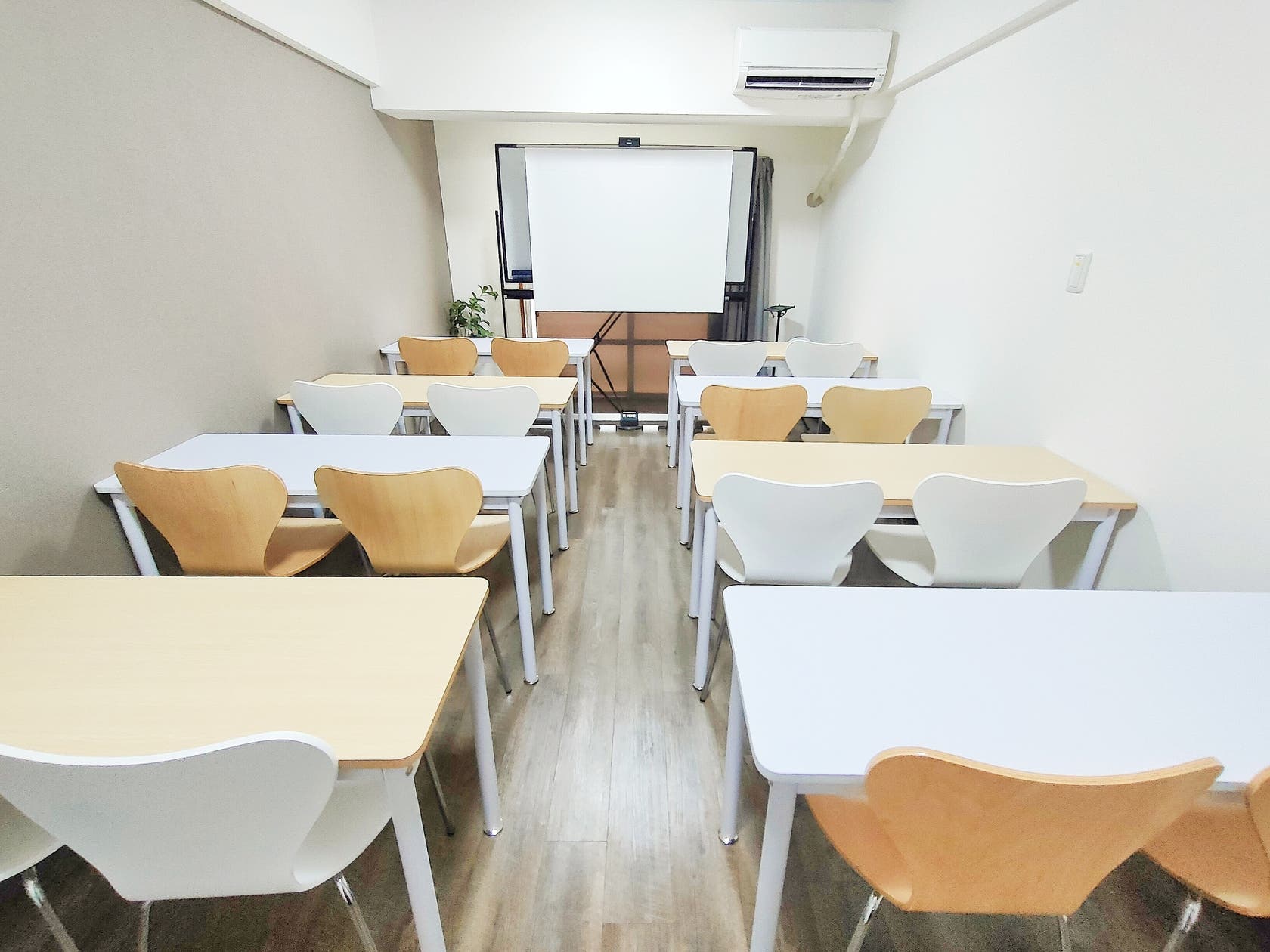 〈JOY博多1〉【博多駅5分/16名利用可】設備無料/高速光Wi-Fi/ホワイトボード/プロジェクタースクリーンの写真6