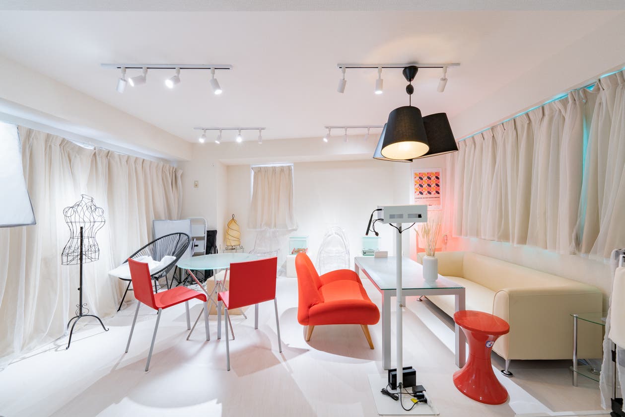 【リンバケ】駅1分✨自然光✨白基調✨ブランド家具✨おしゃれ✨ポートレート✨クリスマスツリー✨コスプレ✨物撮り✨インタビューの写真13