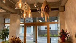 西条駅徒歩7分/駐車場有 広々とした明るいサロンの1席を貸し出し/ミラーレンタル/面貸しの写真3