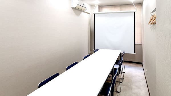 【208】小会議室(定員8名)の写真1