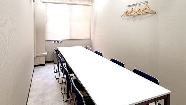 【208】小会議室(定員8名)の写真2