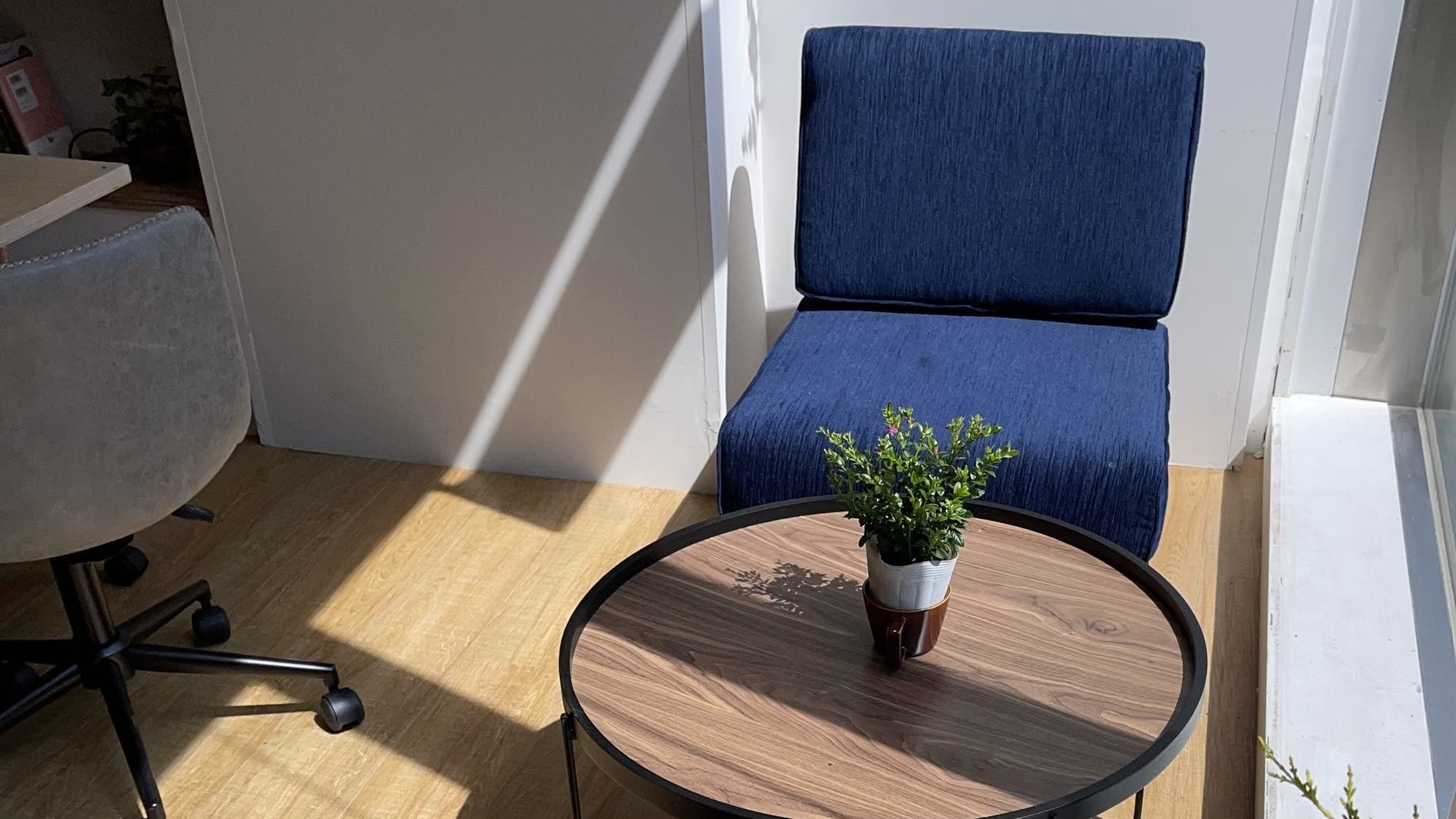 千葉駅すぐ30秒🚶‍♂️ミッドセンチュリー風なレンタルスペース 最大14名,Wi-Fi,の写真5