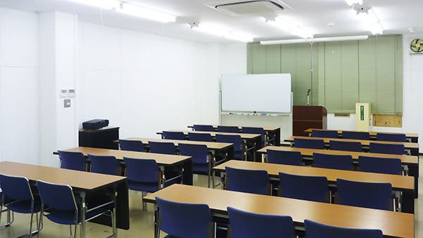 【301】大会議室(定員30名) 阪急 烏丸駅、京都市営地下鉄 四条駅、京阪 祇園四条駅からそれぞれ徒歩10分以内の貸会議室の写真2