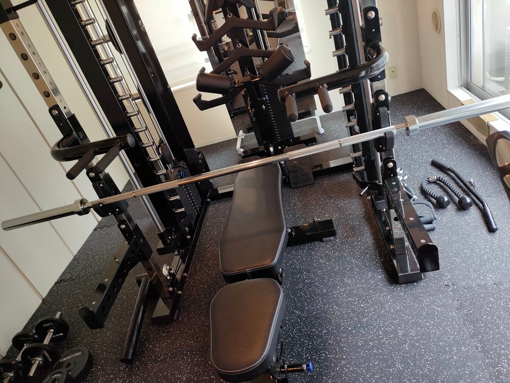 24時間ジム、新宿3丁目駅3分、当日予約でお得な割引きも！人気マルチマシン完備、個人利用可、自分好みの照明演出に、ドラマ出演ジムの写真11