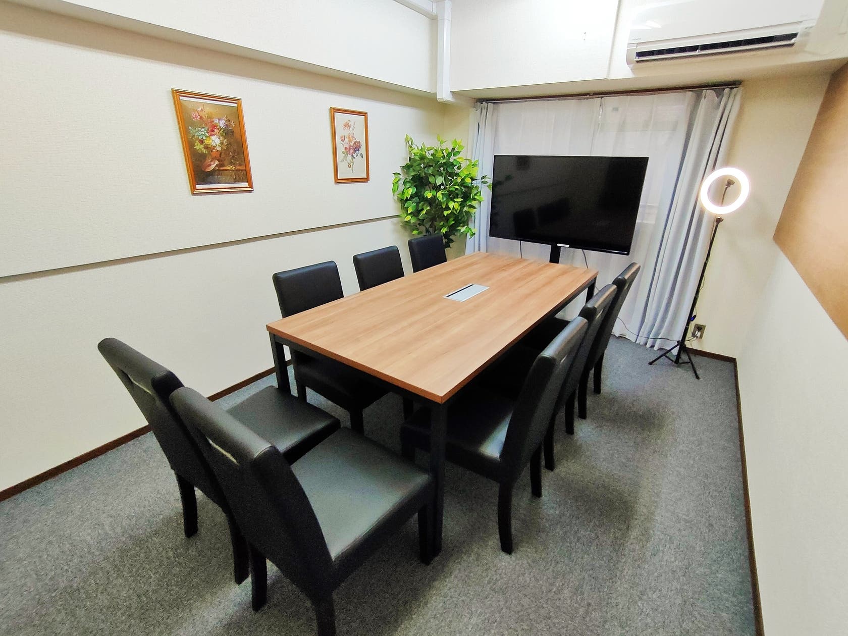〈トーカン博多〉【博多駅5分/10名利用可】設備無料/高速Wi-Fi/50㌅モニター/ホワイトボード/全身鏡の写真7